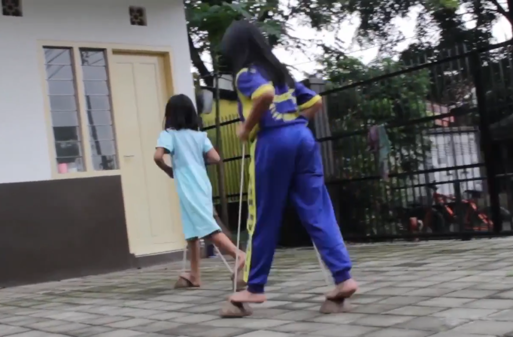 Egrang Batok - AnakBisa