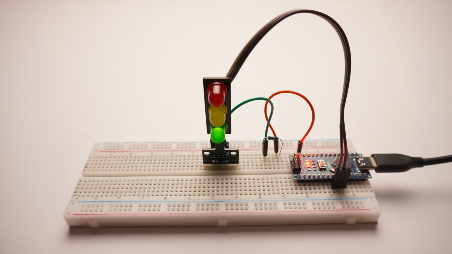 Implementasi Dan Pemrograman Arduino Untuk Simulasi Lampu Lalu Lintas