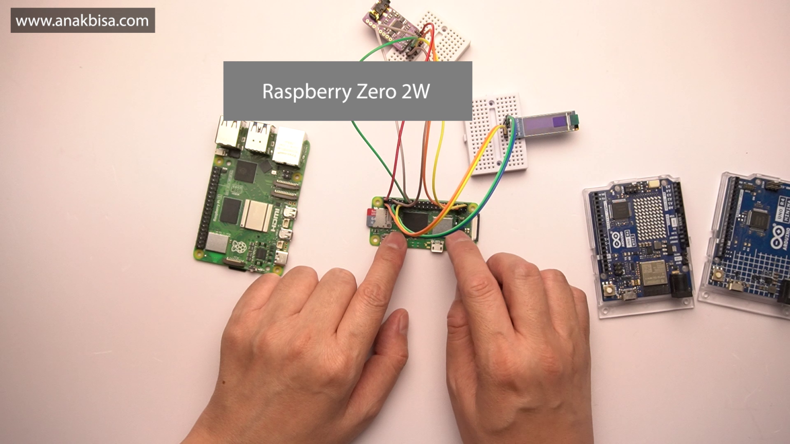 Apa beda Raspberry Pi 5 dengan Arduino UNO R5? Apakah sama, tapi beda ...